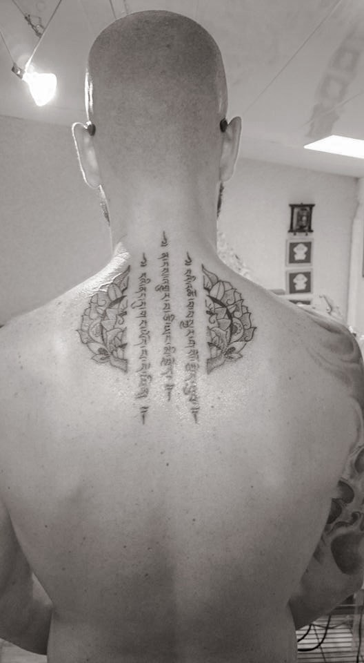 Tibetan tattoo design in vertical front - tibetan-calligraphy.com