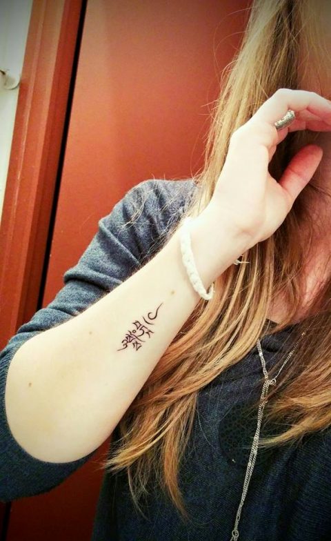 A tibetan artist translates and designs your vertical tattoo